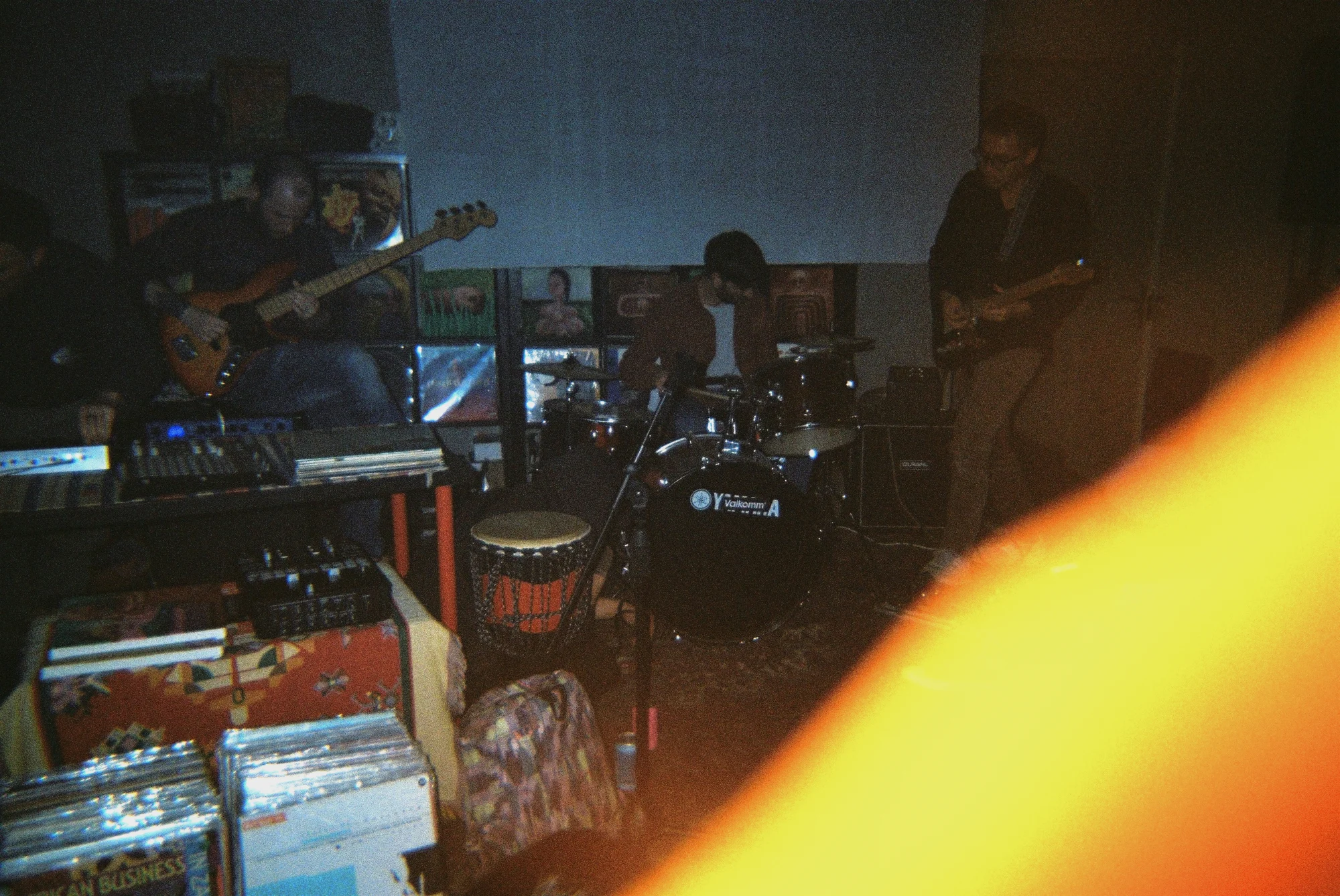 新的一年，准备专心搞音乐，重新起个乐队，目前至少有两个人了，预计再找一个，只搞摇滚，硬核一点的，太商... | 机组 | 机核 GCORES